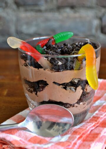 Dirt Chocolate Cheesecake Parfait | Hello Little Home