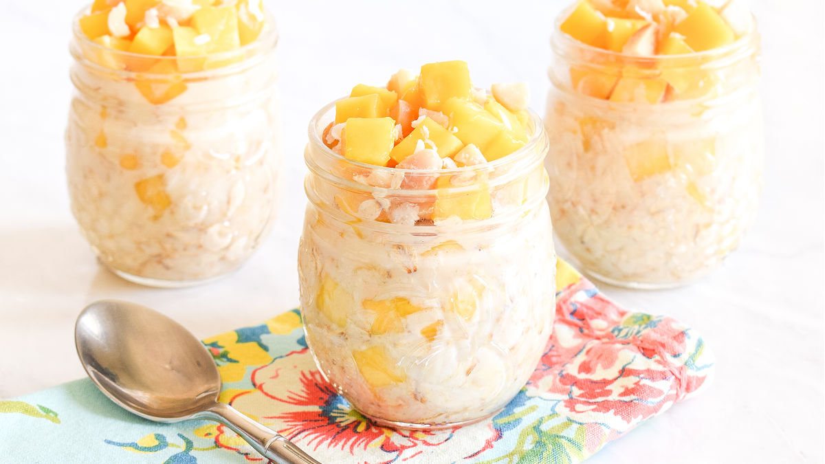 Mango Overnight Oats (Easy Recipe) | Hello Little Home