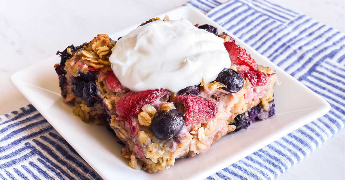 Mixed Berry Baked Oatmeal (Easy Recipe) | Hello Little Home