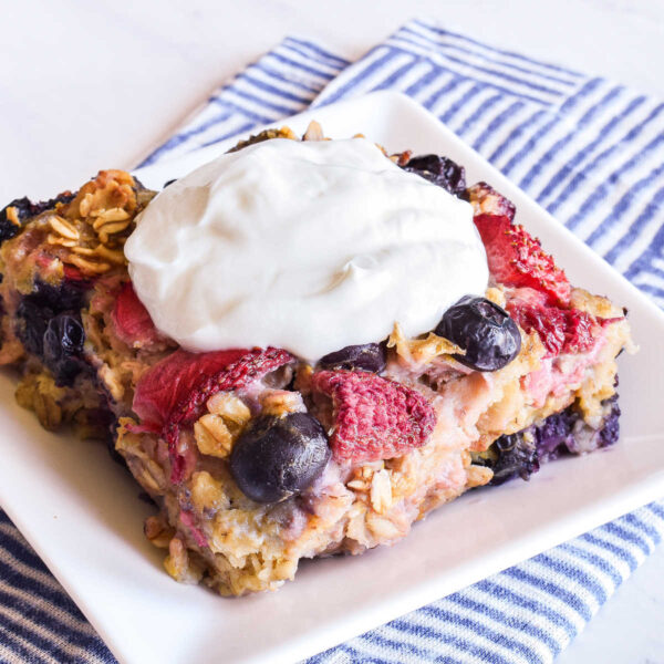 Mixed Berry Baked Oatmeal (Easy Recipe) | Hello Little Home